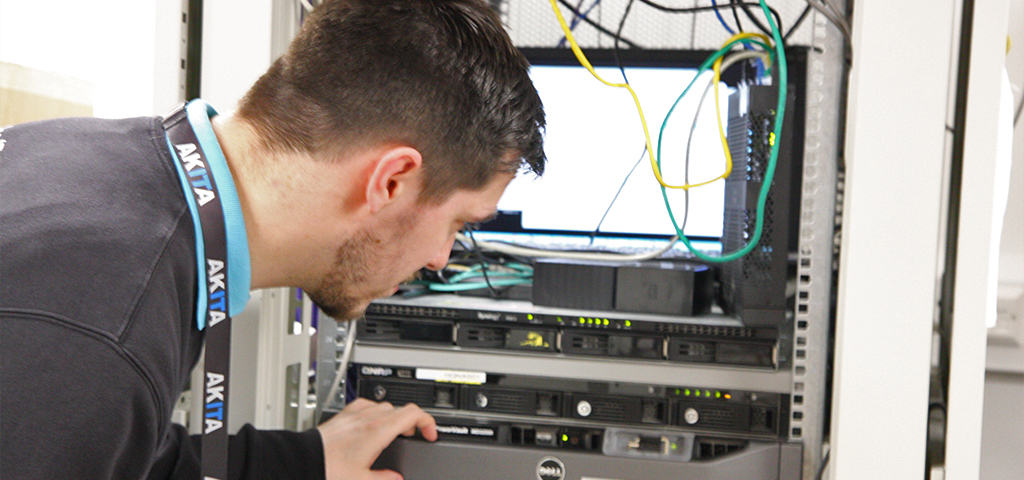 Server Installation & Maintenance Services London, UK - Akita