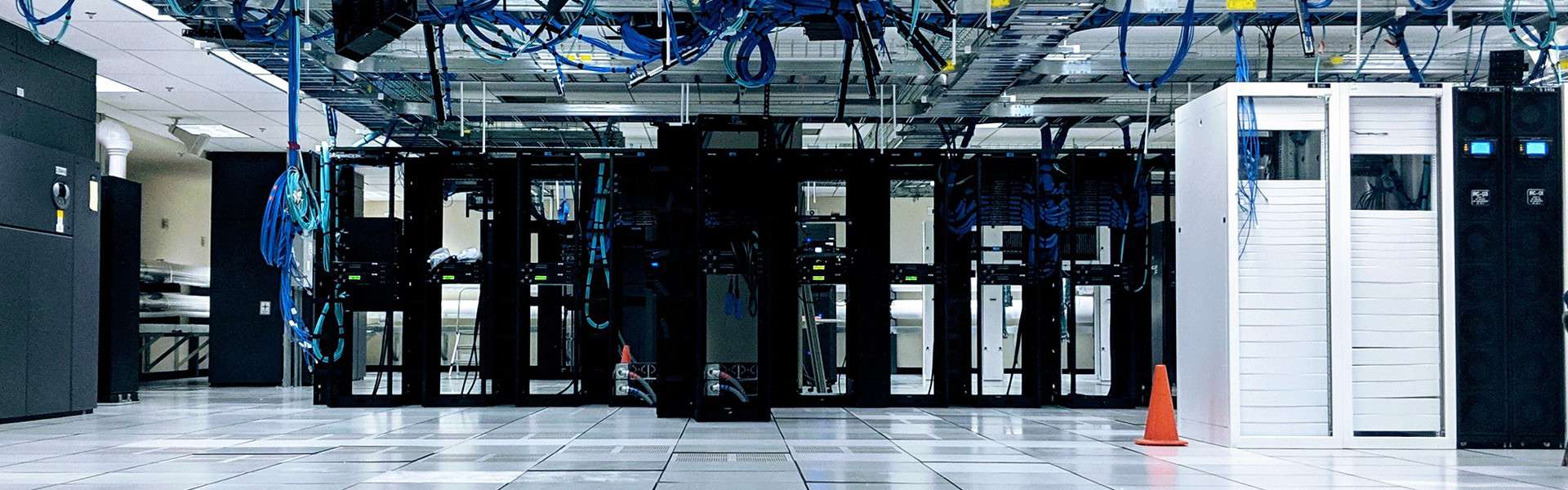 Server Installation & Maintenance Services London, UK - Akita